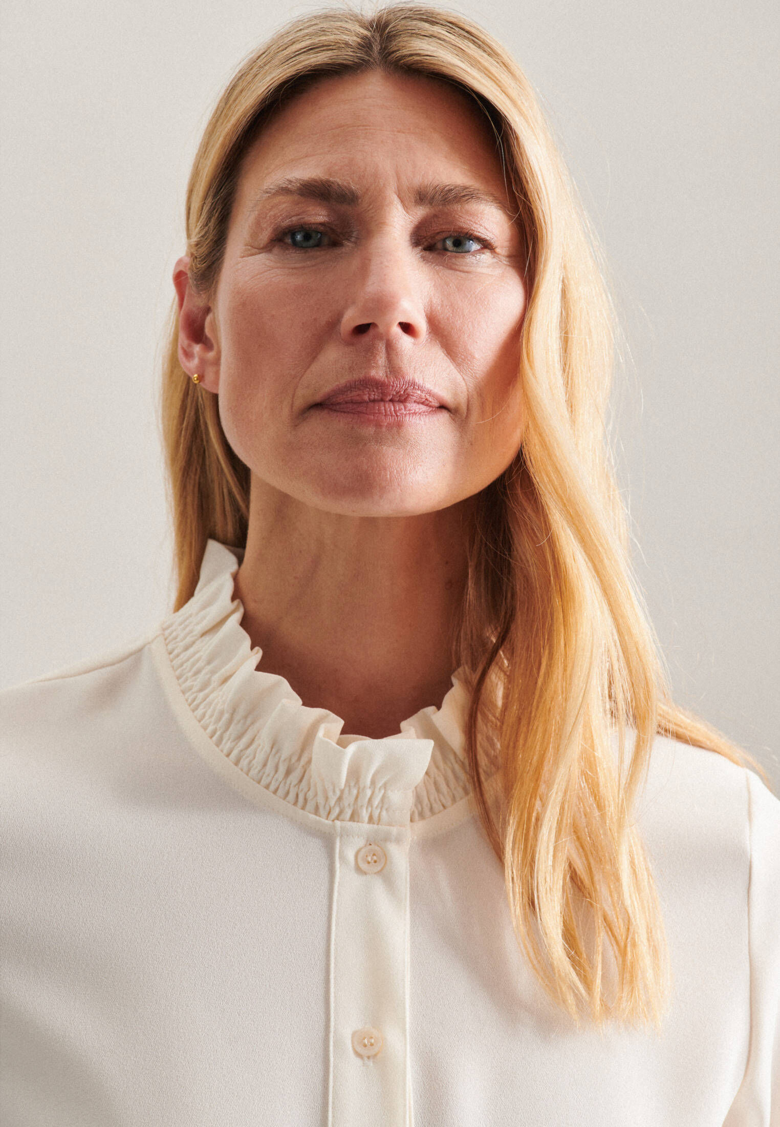 Damen Stehkragenbluse Schwarze Rose