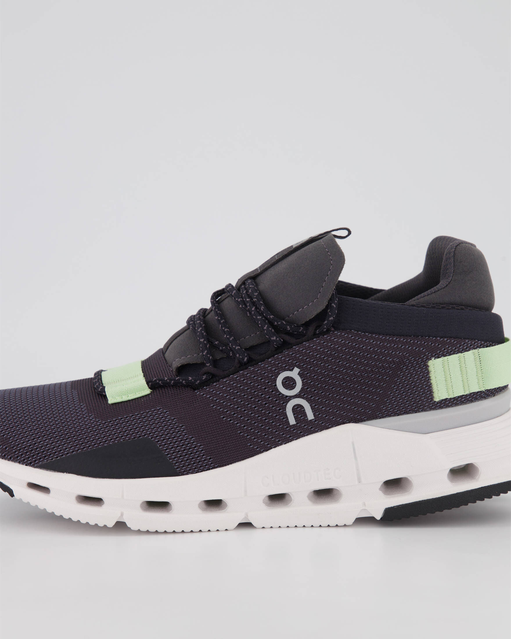 On Damen Sneaker CLOUDNOVA in Schwarz kaufen | engelhorn