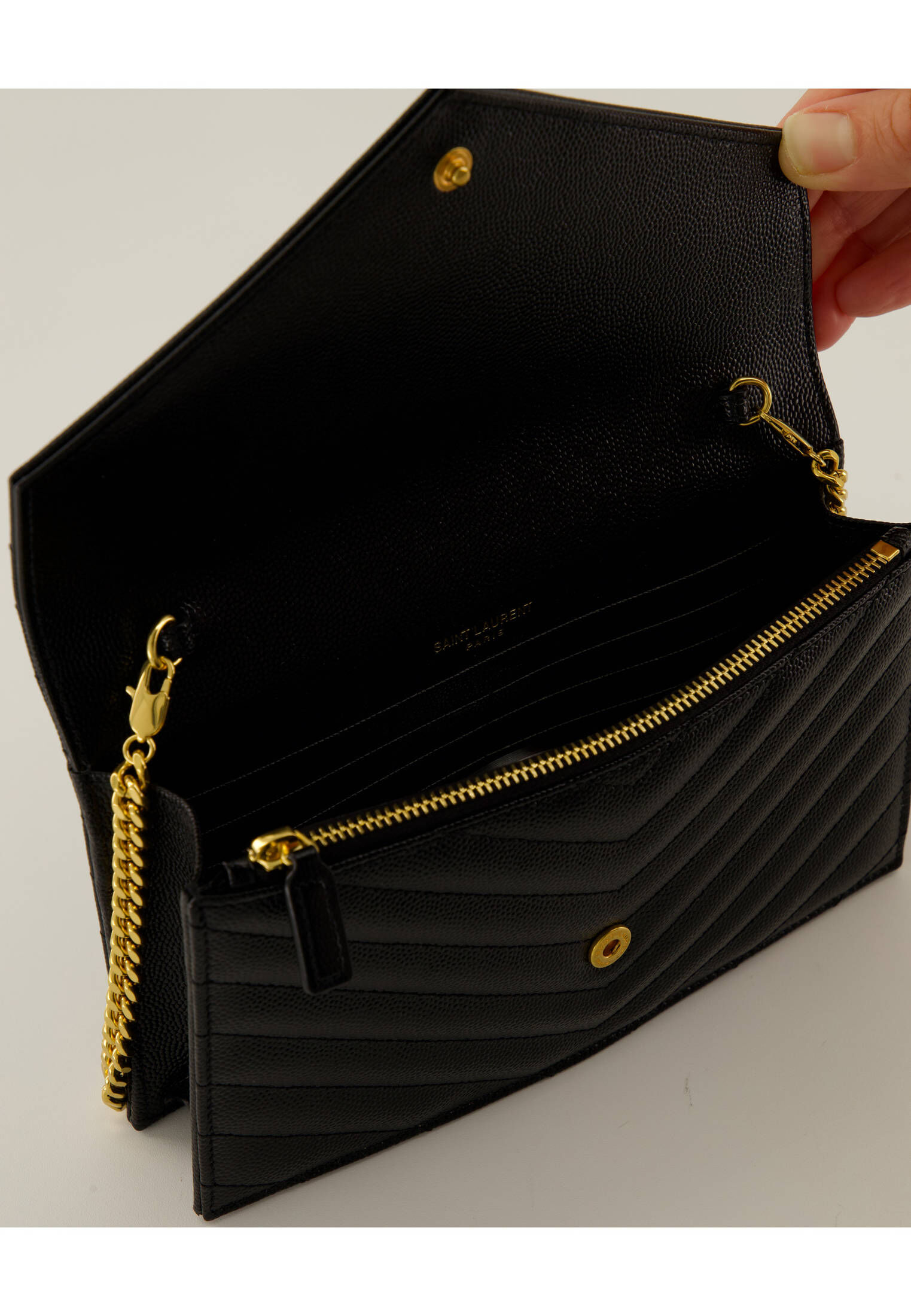 Damen Geldbörse WALLET ON CHAIN MONO GRAIN Kompakte Form aus Leder