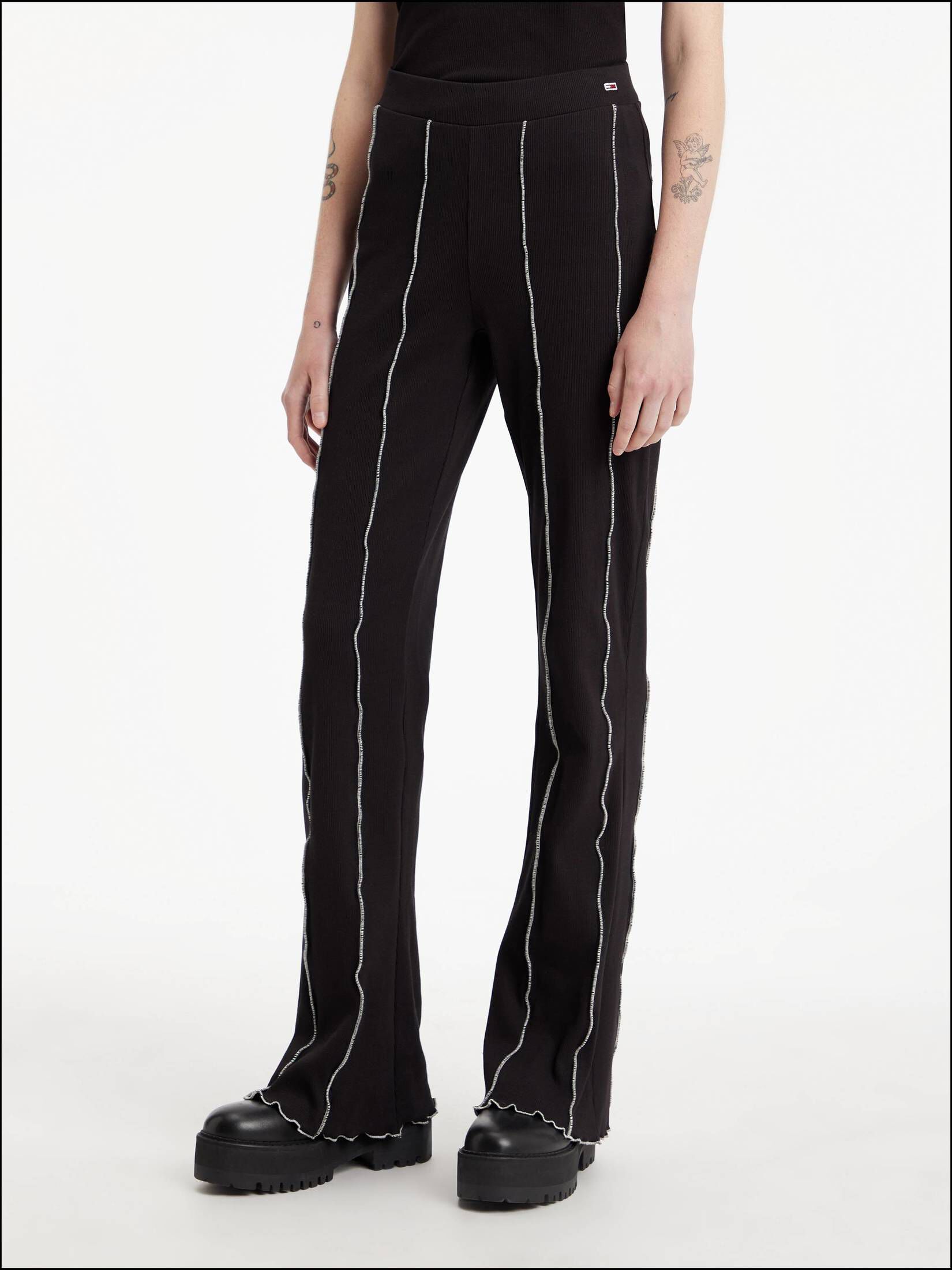 Tommy Jeans Damen Schlaghose TJW SEAM DETAIL FLARE PANT in schwarz ...